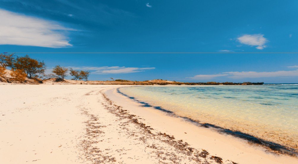 Excursion d'une journee au Mer Émeraude & Trois Baies - Travelers of ...